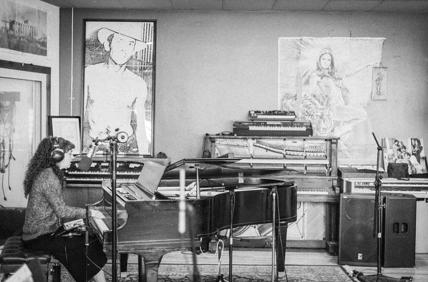 Jeanne Côté, « trempée dans l’écume et l’écho » | NosEnchanteurs